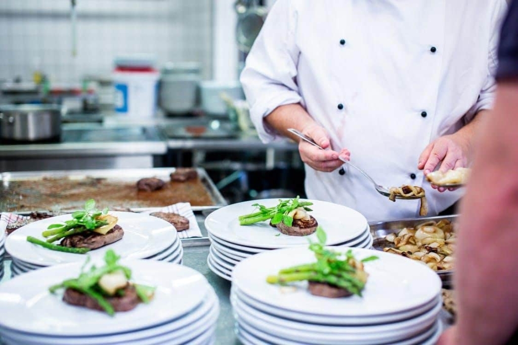 Common Food Safety Mistakes Made in Restaurants - Canadian Food Safety
