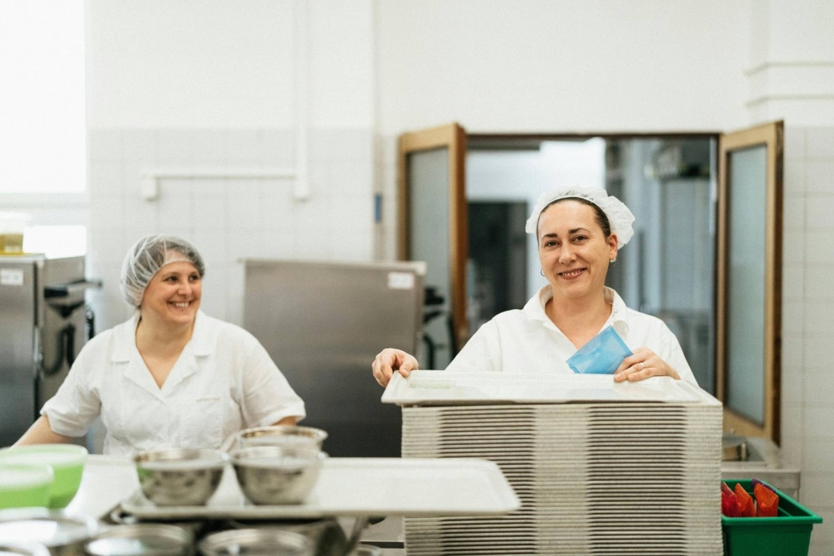 Food Safety Culture: What Is It & 6 Steps for Building Yours